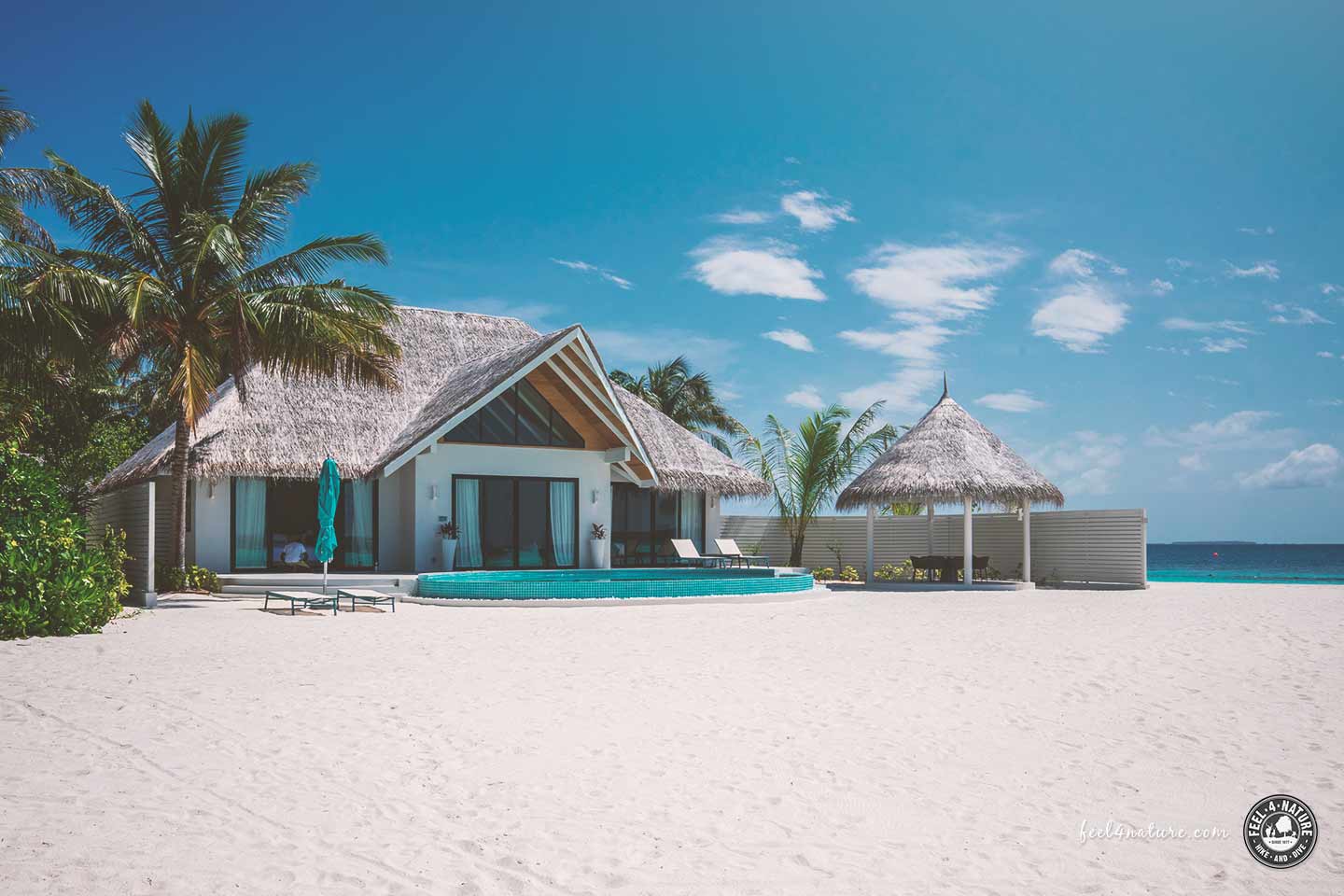 Nova Maldives: Malediven Urlaub in der Jacuzzi Water Villa